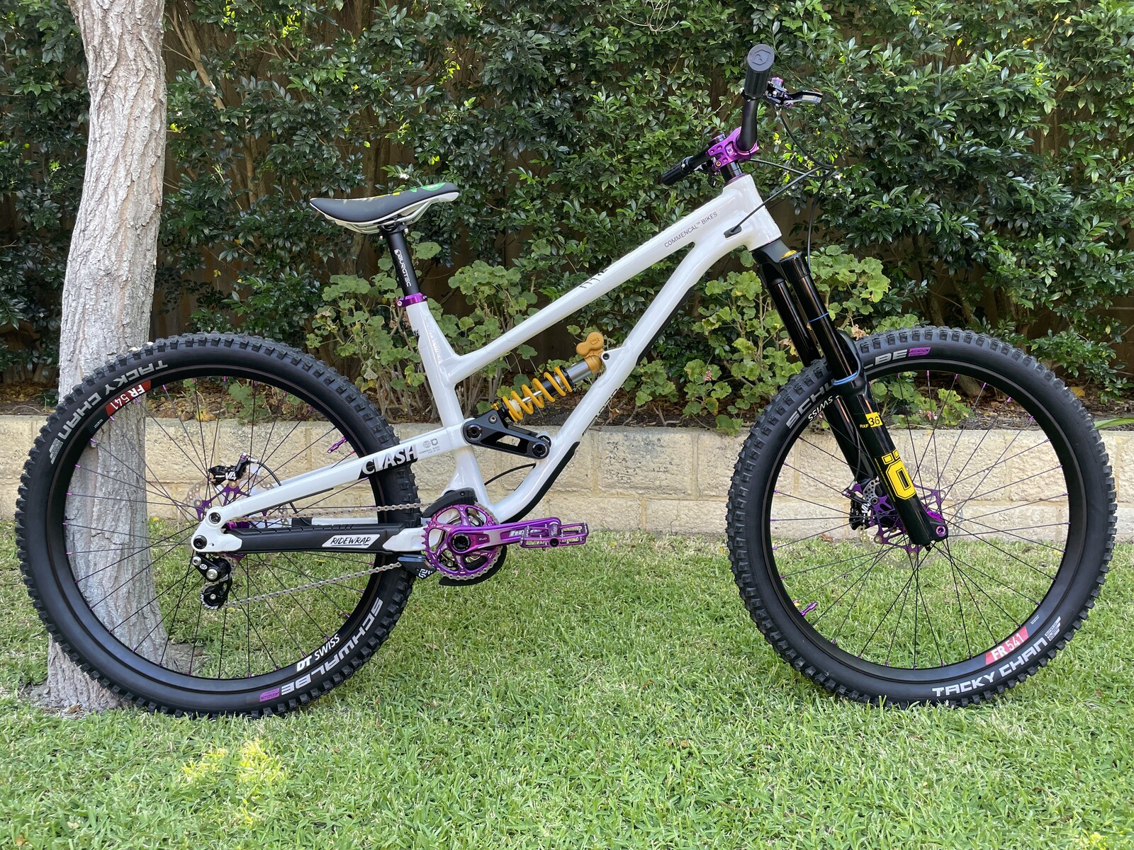 Custom commencal clash - P1ngu's Bike Check - Vital MTB