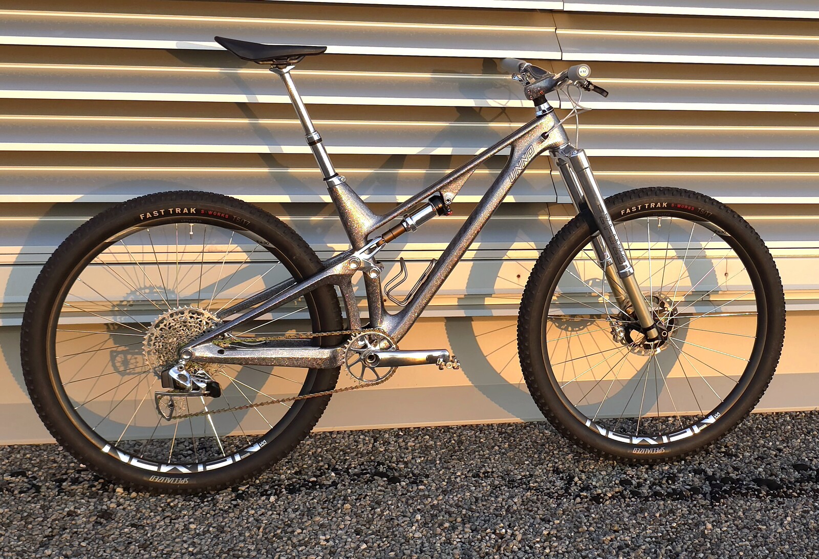 Custom UNNO DASH - donwill's Bike Check - Vital MTB