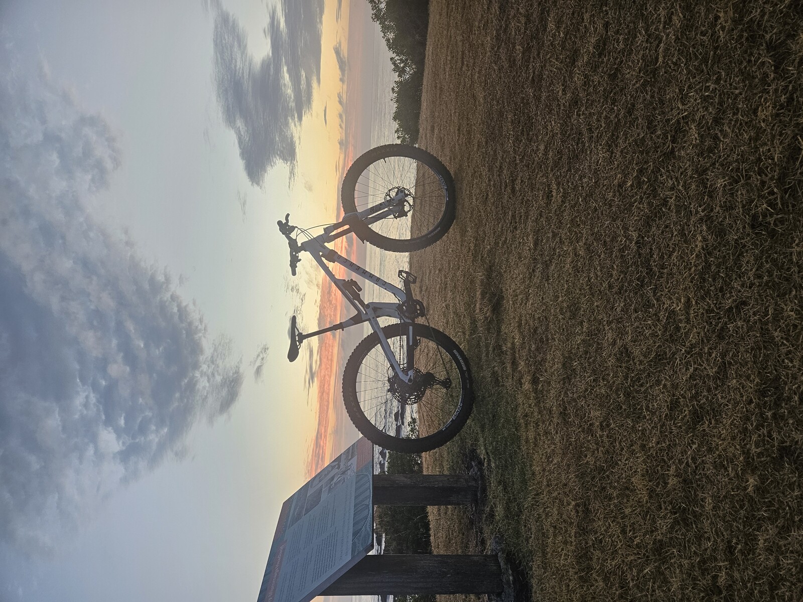 2024 Commencal Meta V5 - crooksy's Bike Check - Vital MTB