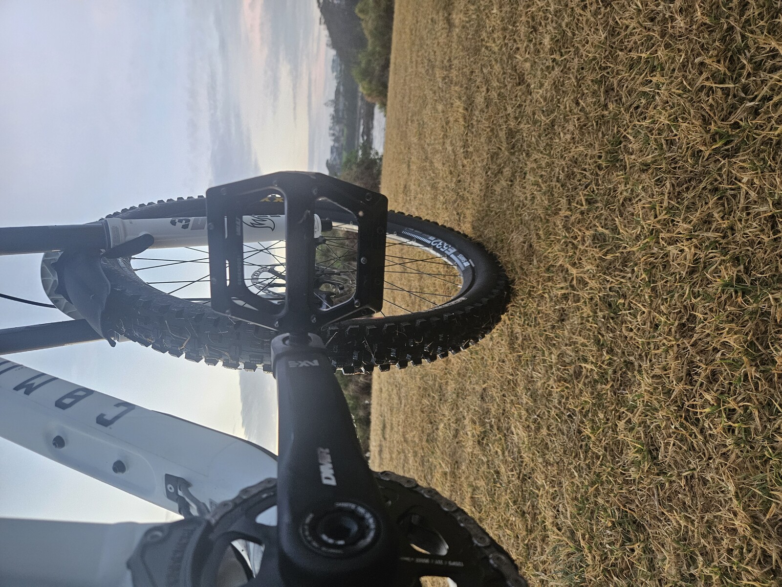 2024 Commencal Meta V5 - crooksy's Bike Check - Vital MTB