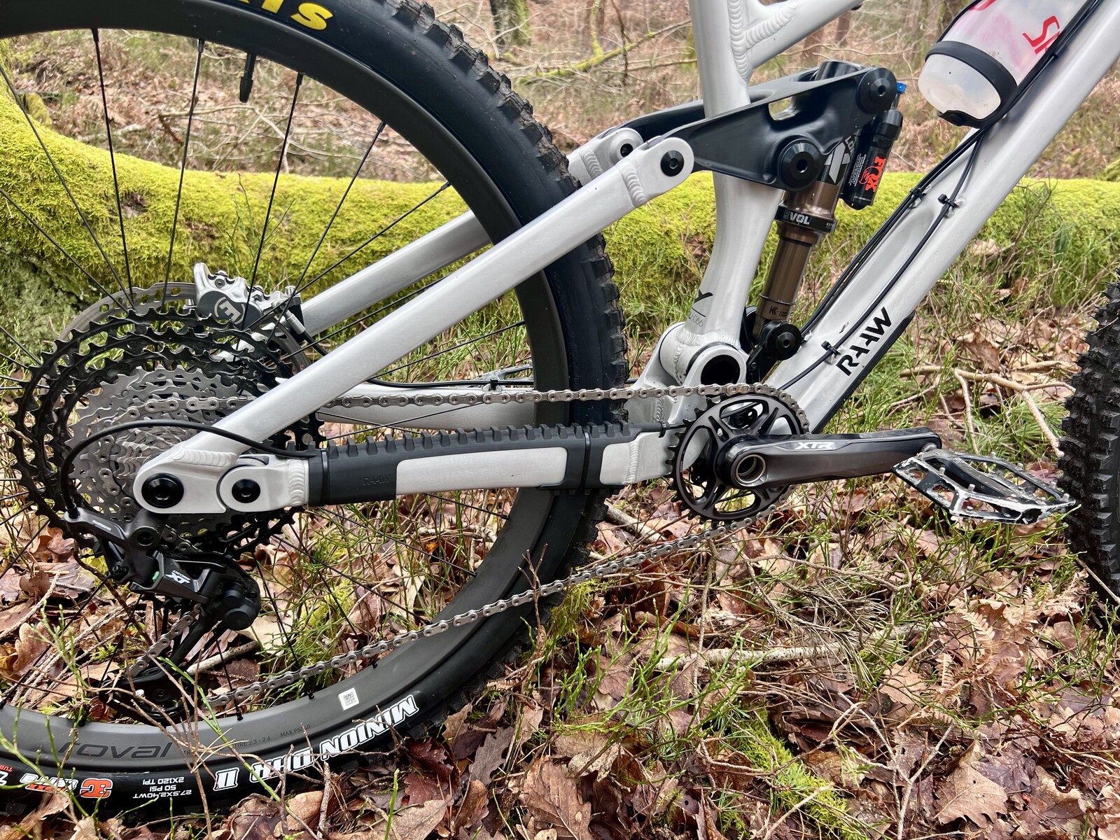 Raaw Madonna MX - TimBud's Bike Check - Vital MTB