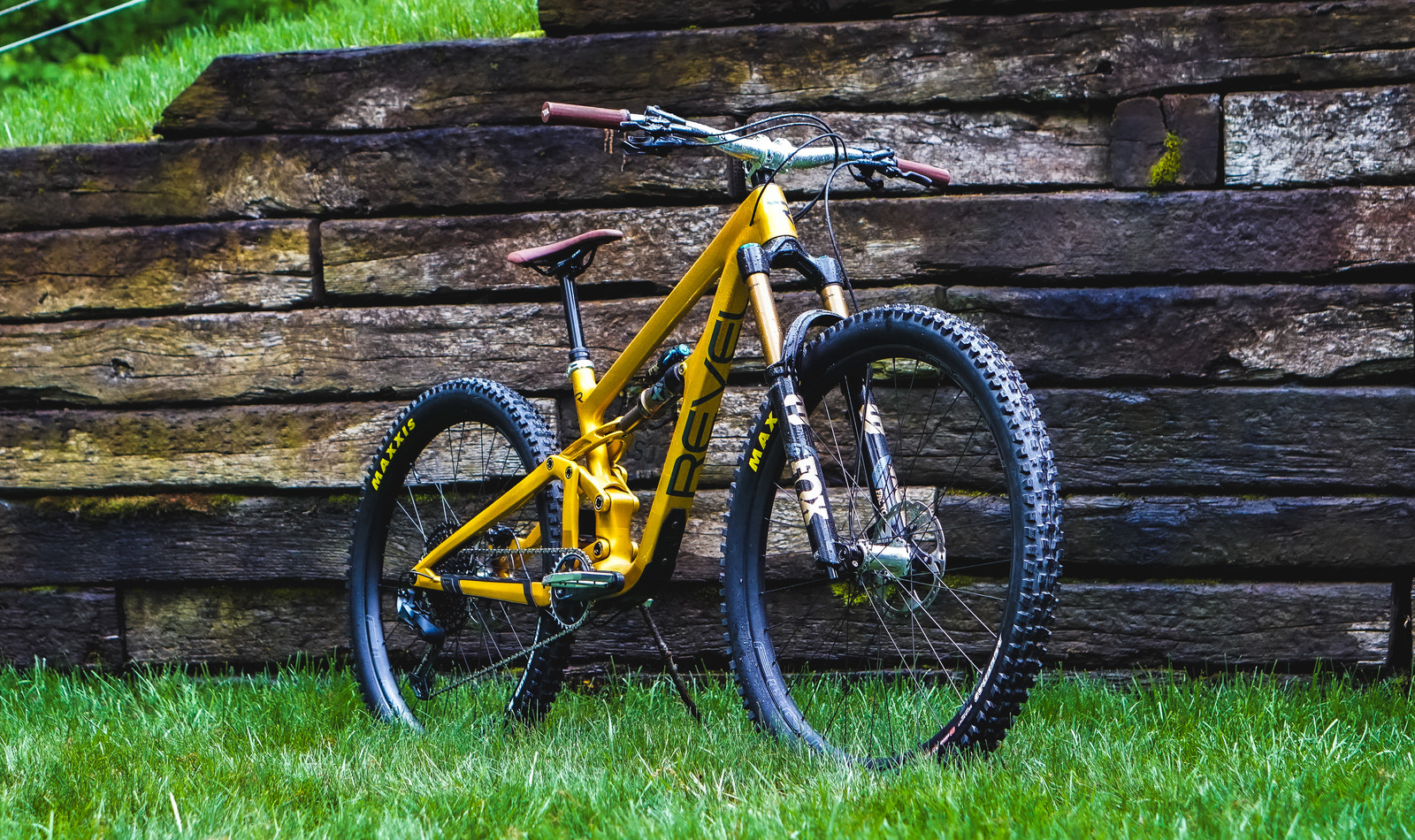 Custom Ponyboy Revel Rascal aka 'Goldilocks' - gold_007's Bike Check ...