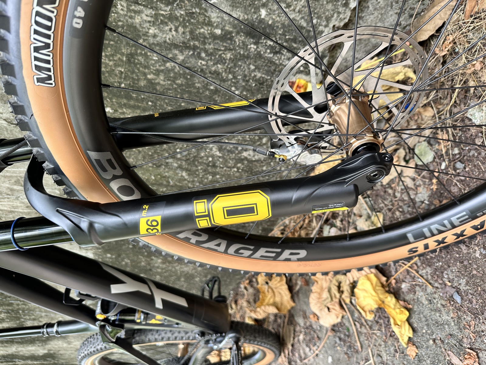 YT IZZO - Eric Pan's Bike Check - Vital MTB