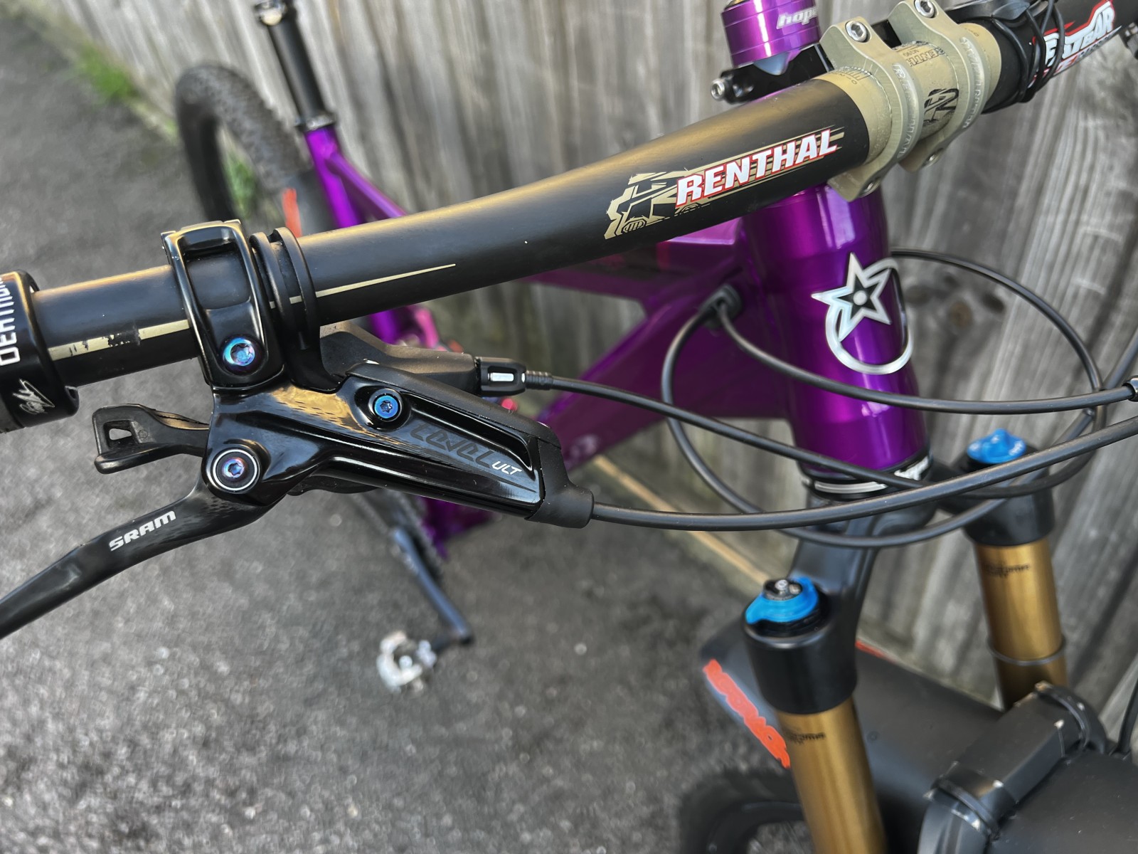 Purple is the new Orange - Bennny's Bike Check - Vital MTB