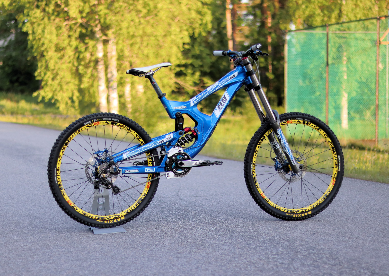 Intense M9 Proto - Matti Lehikoinen's CRC Intense 2010 team bike - Dami's Bike Check - Vital MTB