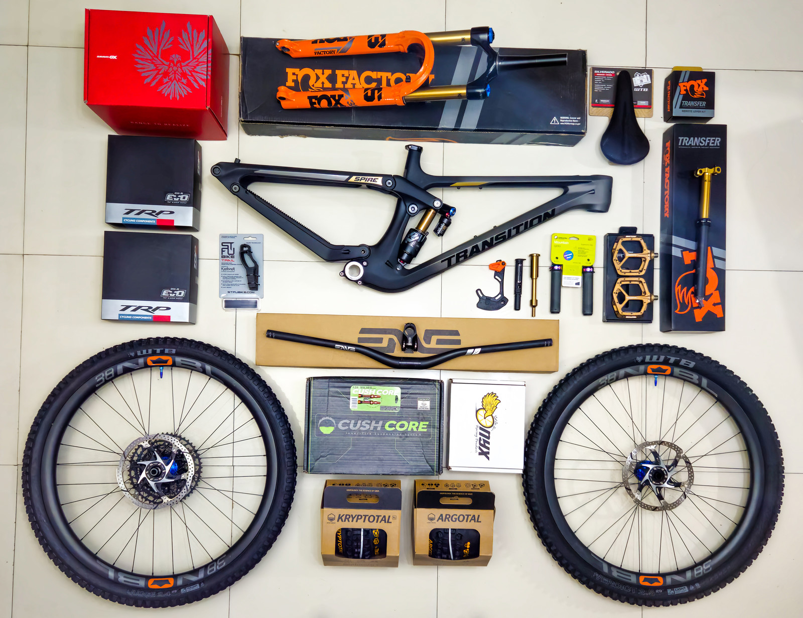 Transition Spire 2023 (Fade To Black) - Julius Ryan's Bike Check - Vital MTB