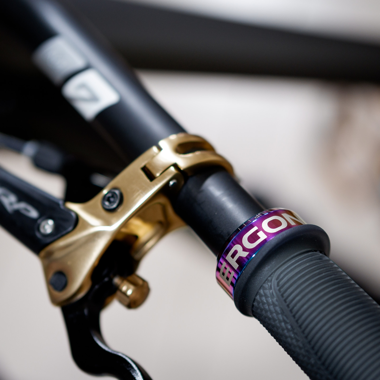 Transition Spire 2023 (Fade To Black) - Julius Ryan's Bike Check - Vital MTB