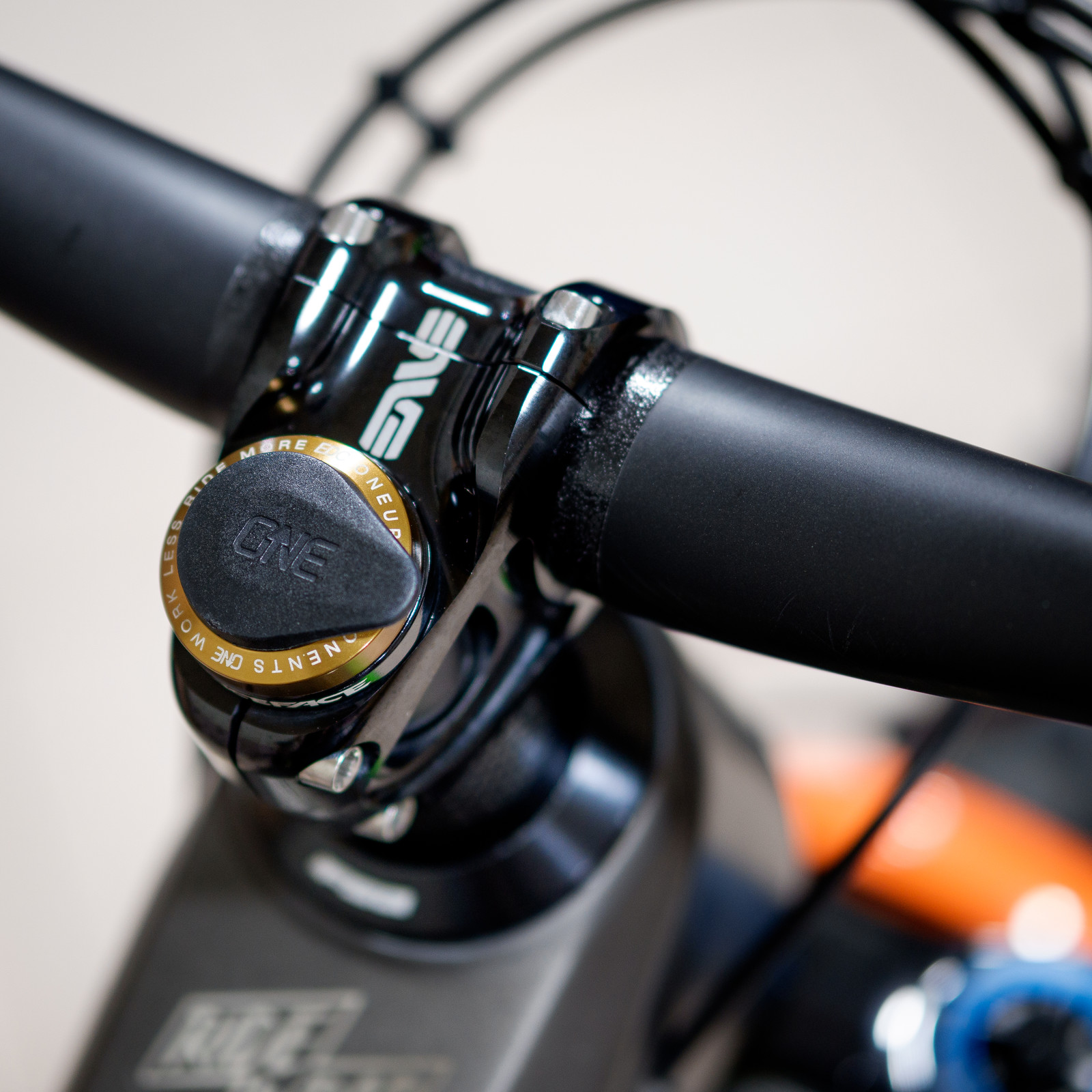 Transition Spire 2023 (Fade To Black) - Julius Ryan's Bike Check - Vital MTB