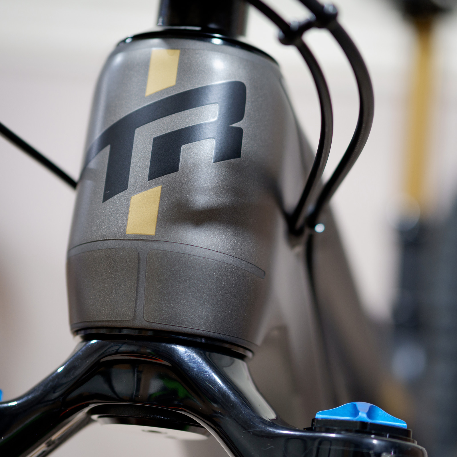 Transition Spire 2023 (Fade To Black) - Julius Ryan's Bike Check - Vital MTB