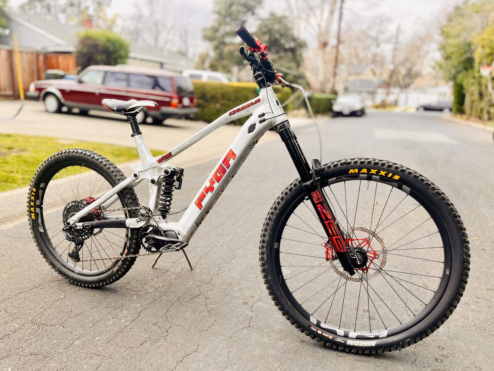Pyga Evolve Trail Slayer - ChuckDBQ's Bike Check - Vital MTB