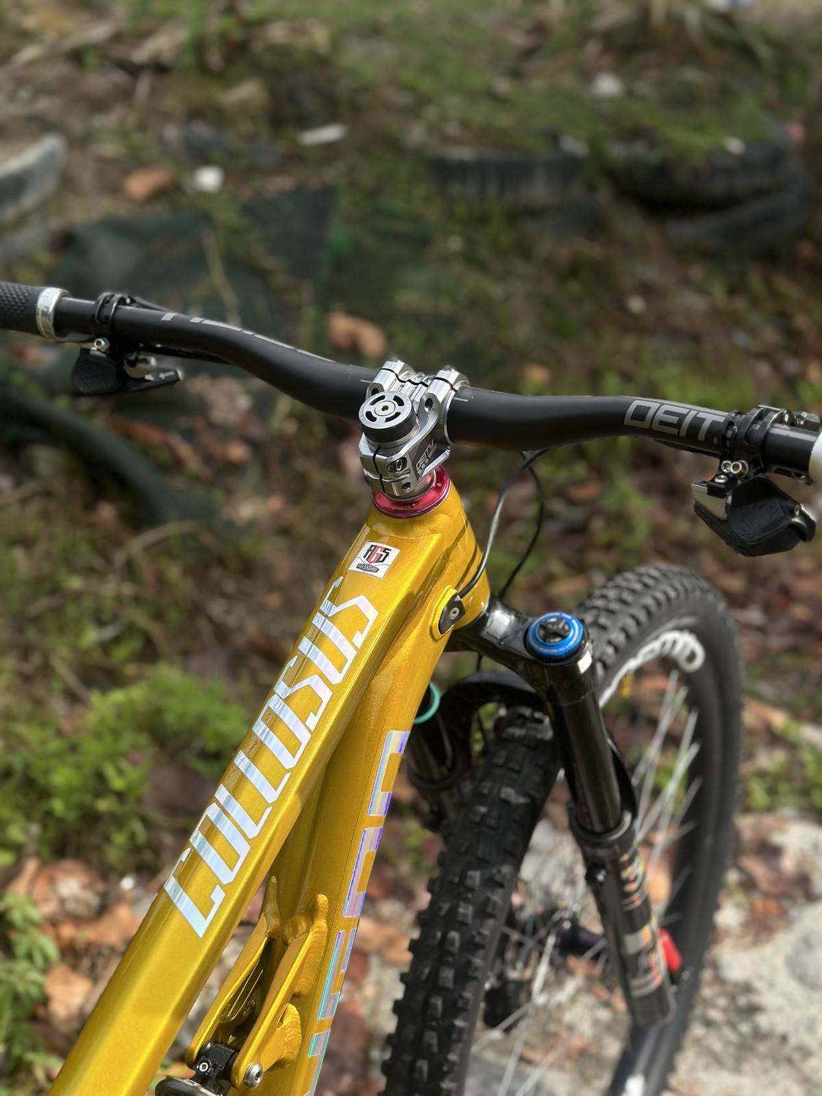 POLYGON COLLOSUS N9 CUSTOM BUILD - AGS HOLESHOT's Bike Check - Vital MTB