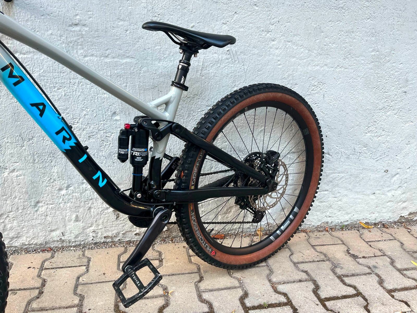 Marin Hawk Hill Slopeduro/ Jibb Bike - jo's Bike Check - Vital MTB