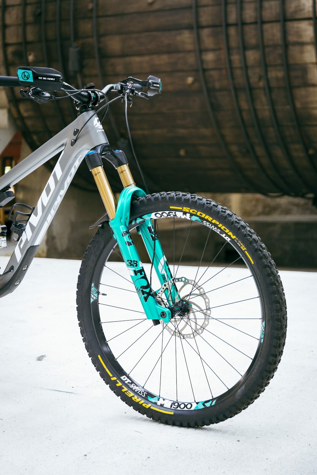 Pivot Firebird 2022 - Metallic Mint/Anthracite - Luis_Novais's Bike ...