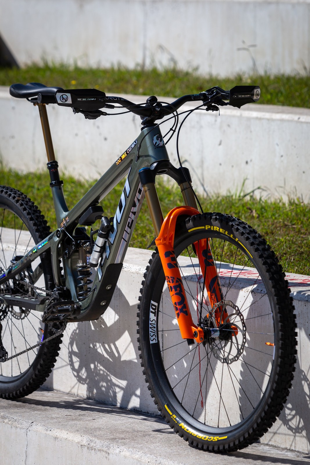 Pivot Firebird 2022 - Holographic Edition - Luis_Novais's Bike Check ...