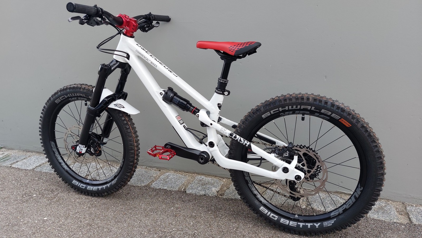 COMMENCAL Clash V2 20" custom - Literide's Bike Check - Vital MTB