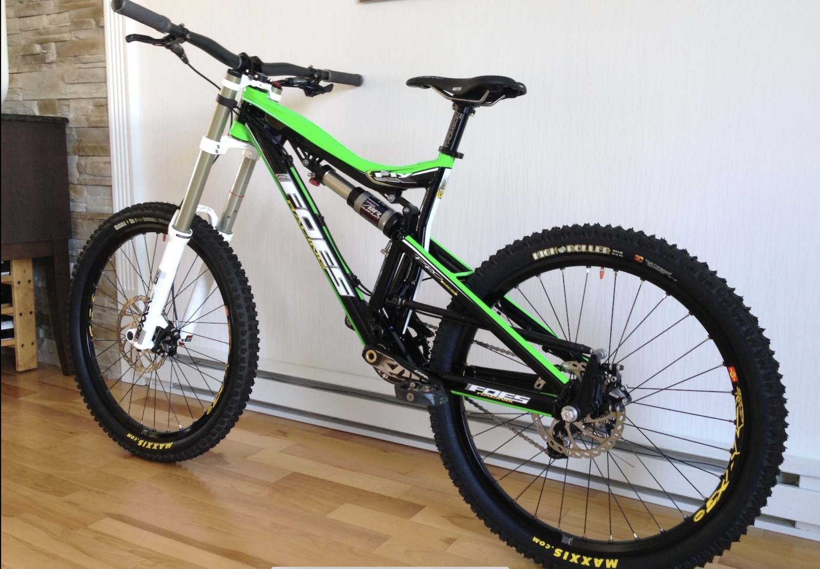 2009 Foes Racing (The Fly) - Johnnyfoes's Bike Check - Vital MTB