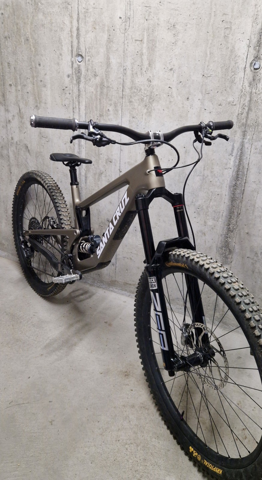 Santa Cruz Megatower V2 - Mahee's Bike Check - Vital MTB