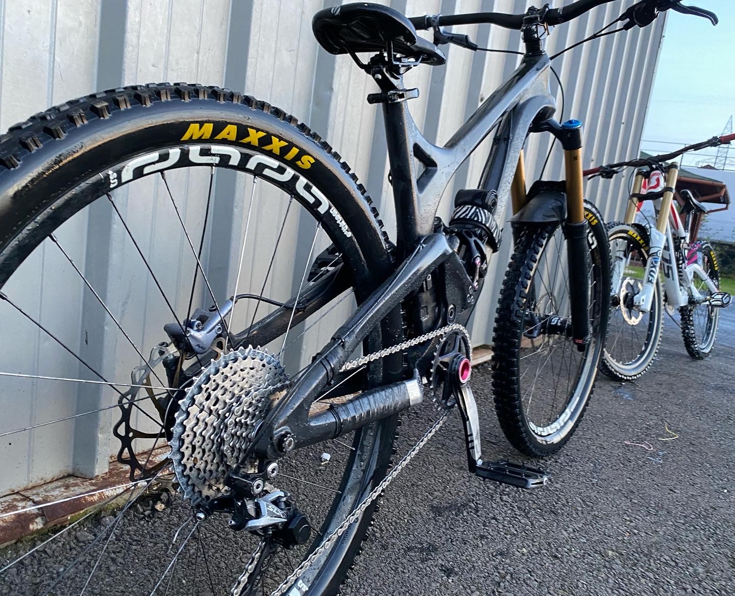 2015 Evil Uprising V2 - Sly42's Bike Check - Vital MTB