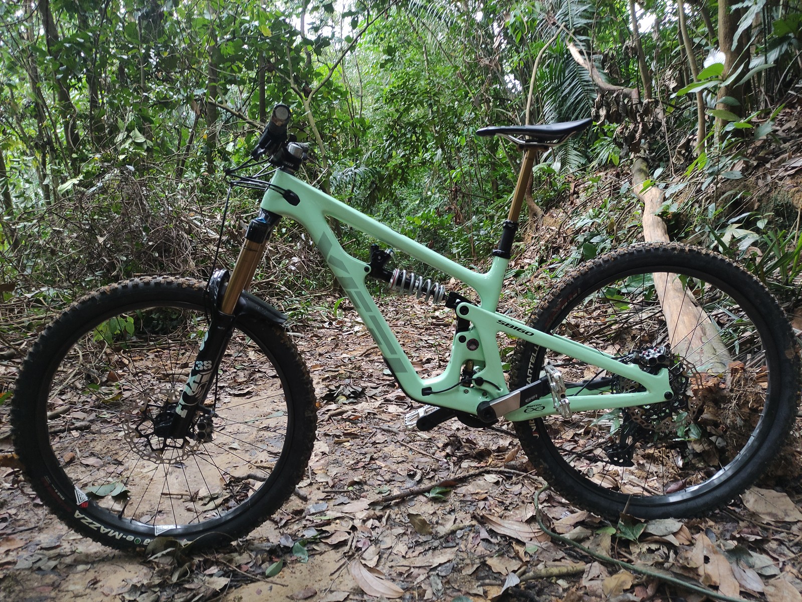 Yeti sb160 push ELEVENSIX, FOX38 180mm - grenzyap's Bike Check - Vital MTB