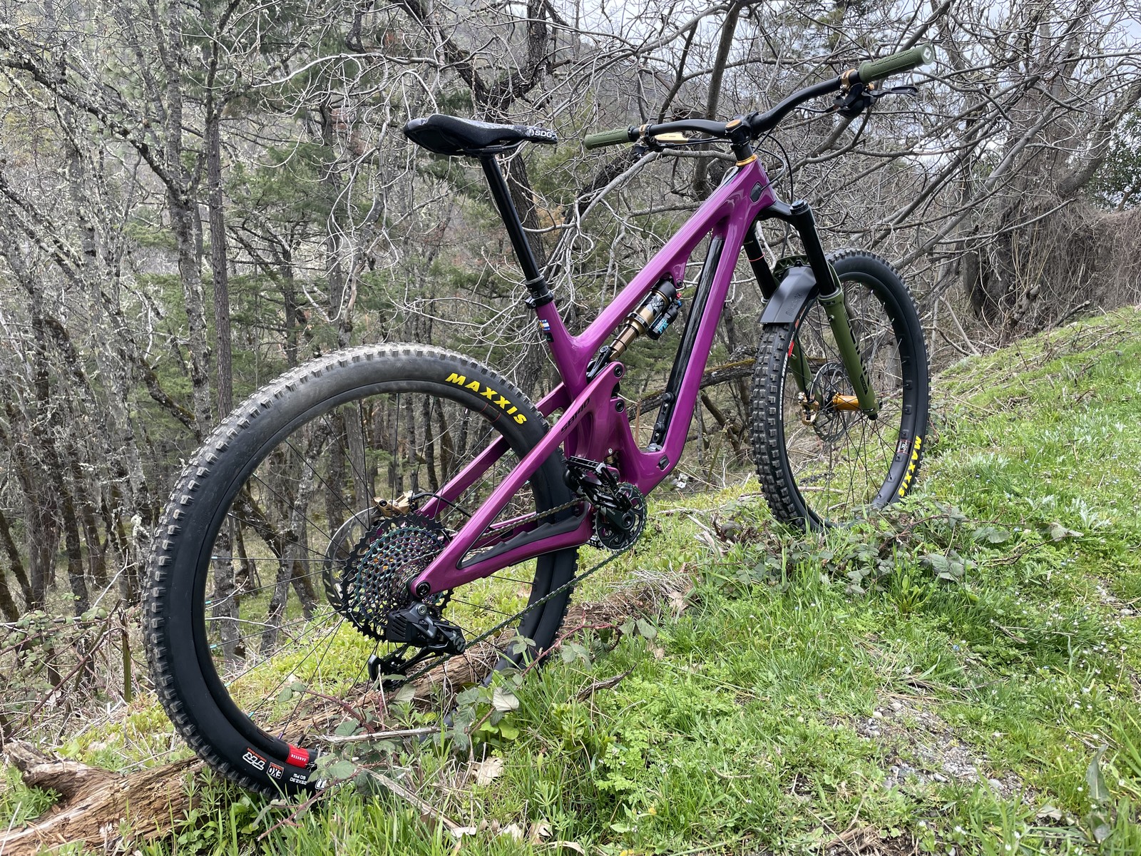 Sangria Yeti SB140LR - custom build - Trevin's Bike Check - Vital MTB