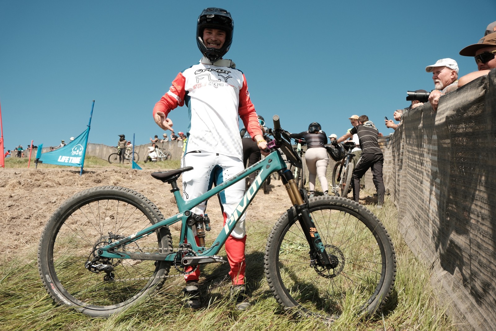 Collin Hudson's Pivot 429 - Jason_Schroeder - Mountain Biking Pictures ...