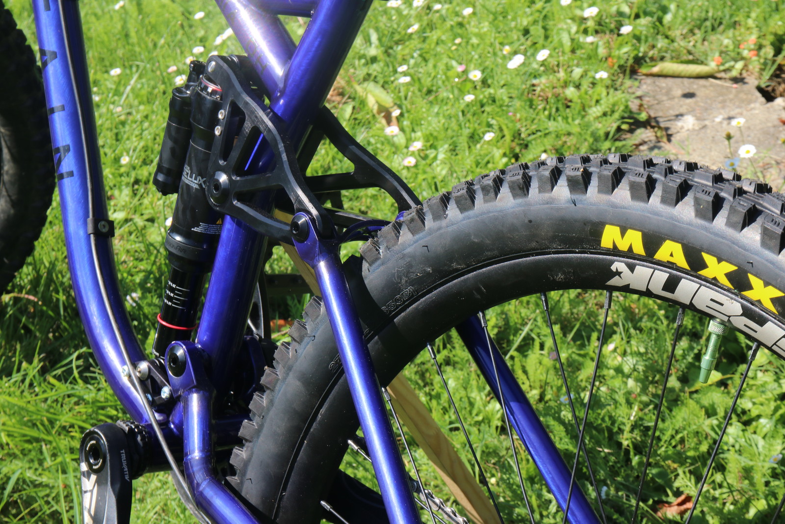 Vulcain cycles Magma DH midnight blue - dave65's Bike Check - Vital MTB