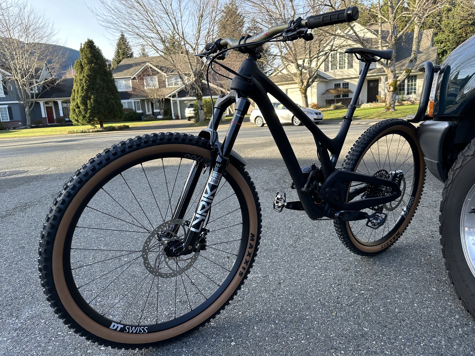 Custom Evil Offering V2 - ethanrosen's Bike Check - Vital MTB