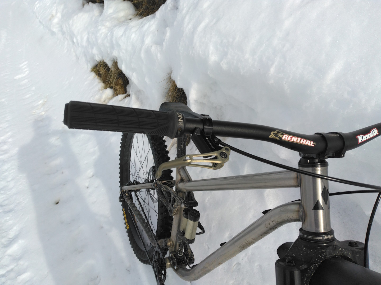 Vulcain Magma DH - KerPlunk09's Bike Check - Vital MTB