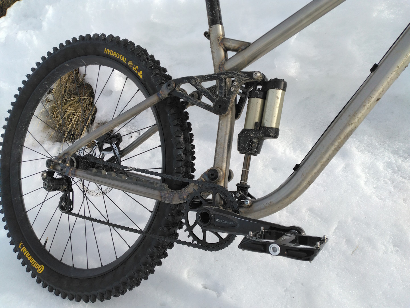 Vulcain Magma DH - KerPlunk09's Bike Check - Vital MTB