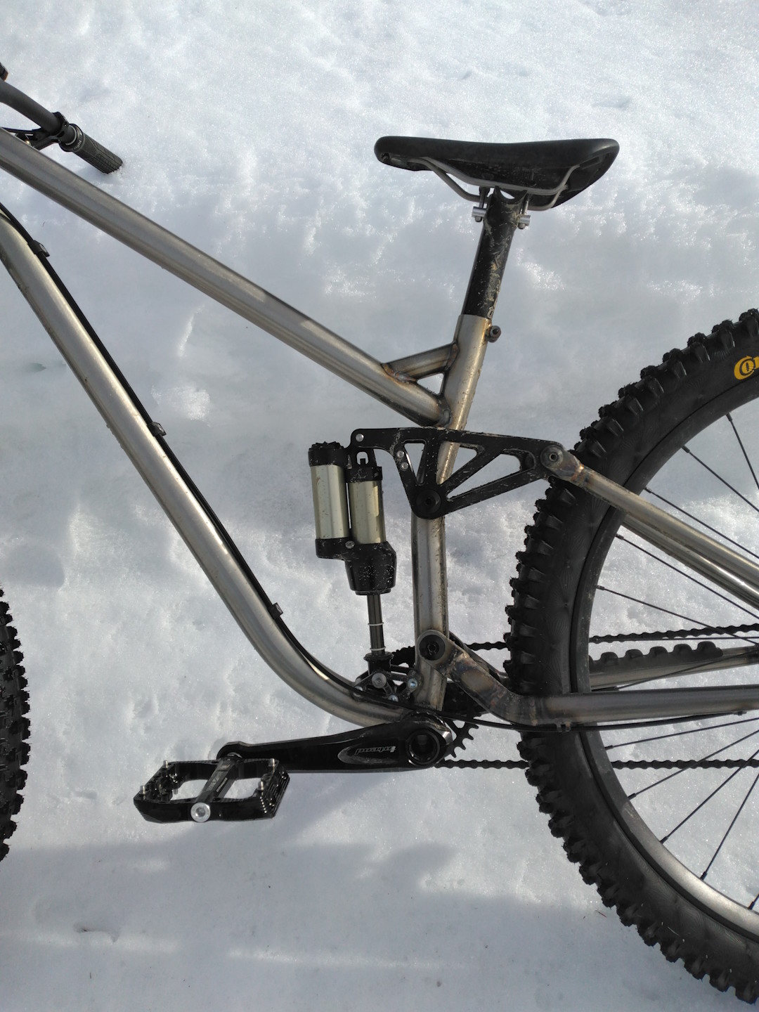 Vulcain Magma DH - KerPlunk09's Bike Check - Vital MTB