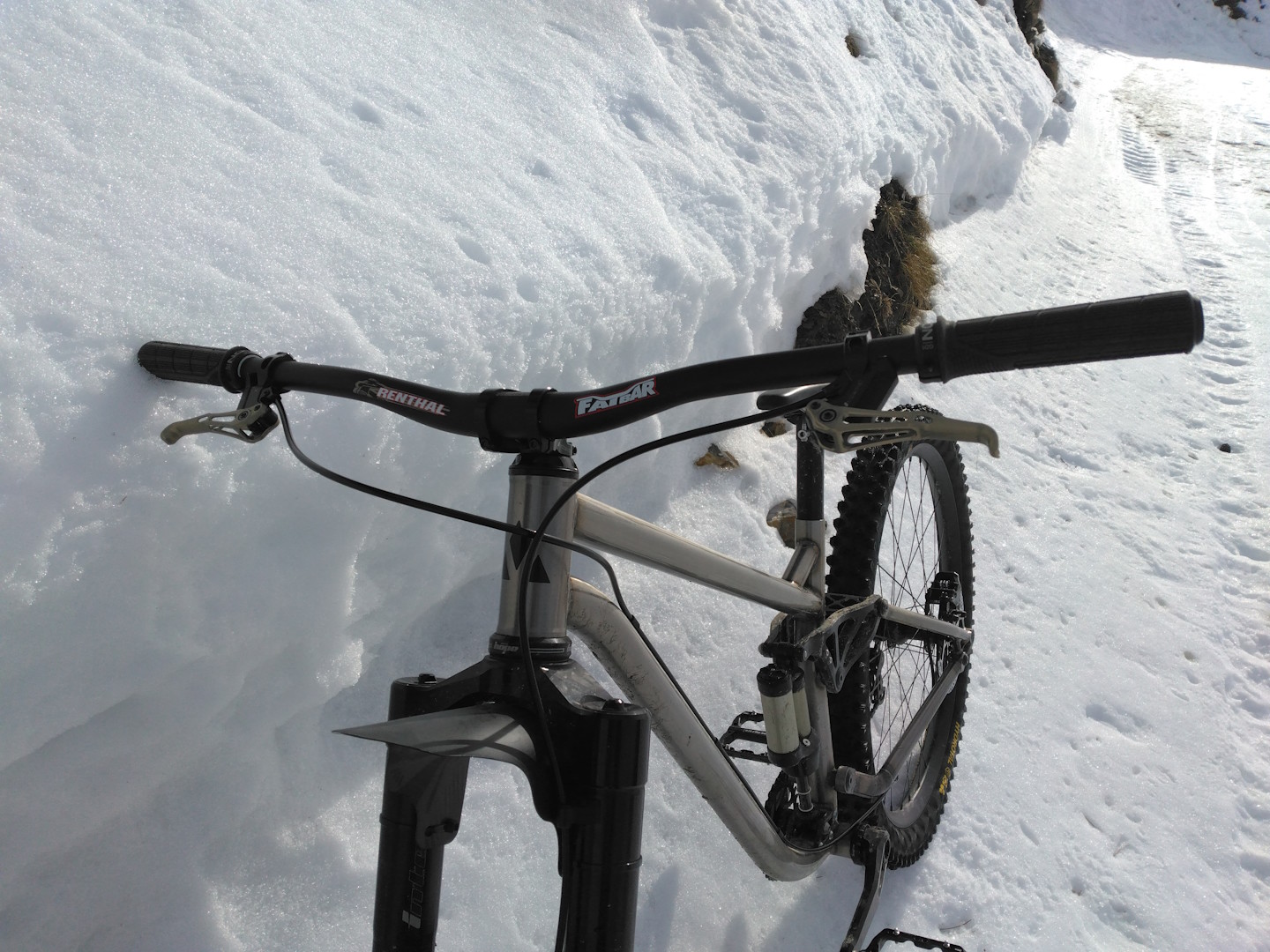 Vulcain Magma DH - KerPlunk09's Bike Check - Vital MTB