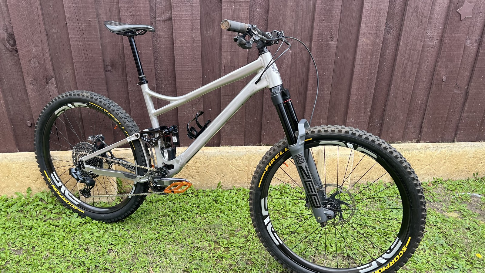 Banshee Titan v3.2 X-Large Fully Custom Built - sammyg2468's Bike Check ...
