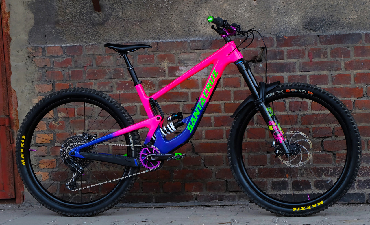 Santa Cruz Megatower C custom UV paint - TeHa's Bike Check - Vital MTB