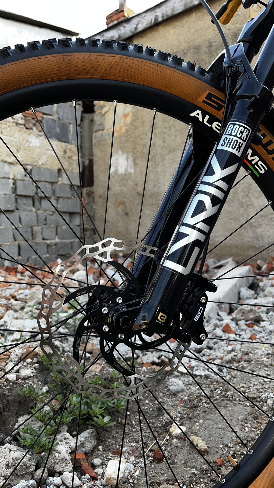 On One Hello Dave - Hello Dave90's Bike Check - Vital MTB