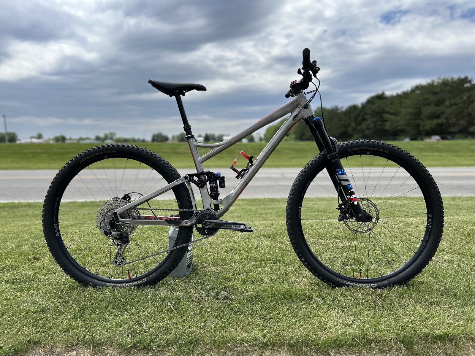 2021 Banshee Phantom V3 - EliKaz🇺🇸's Bike Check - Vital MTB