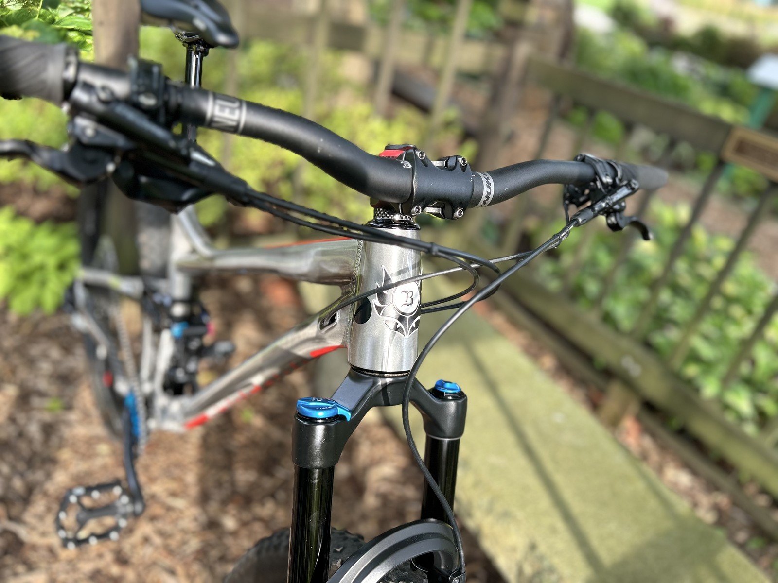 2021 Banshee Phantom V3 - EliKaz🇺🇸's Bike Check - Vital MTB