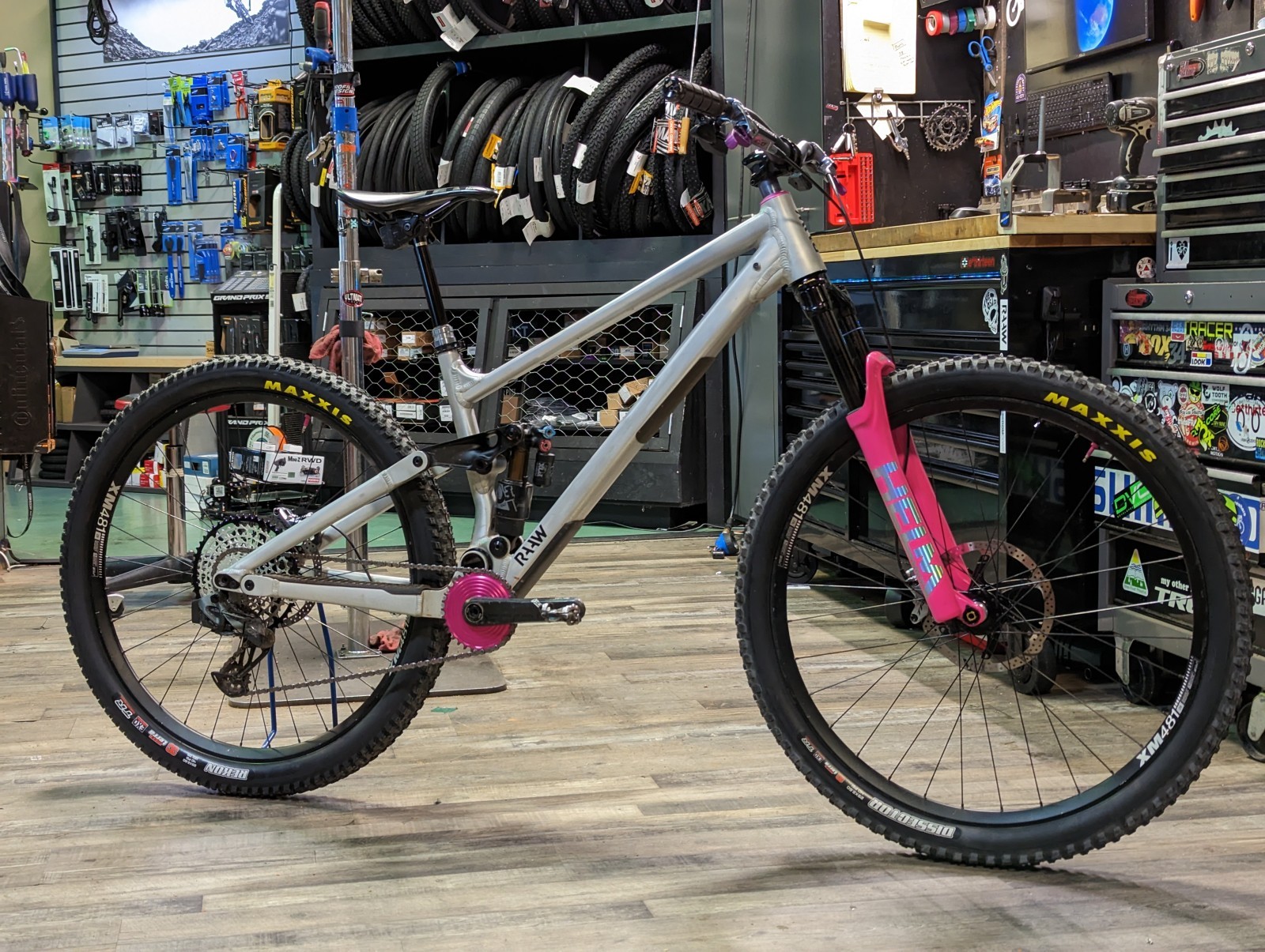 RAAW Jibb - Vital Bike of the Day November 2022 - Mountain Biking ...