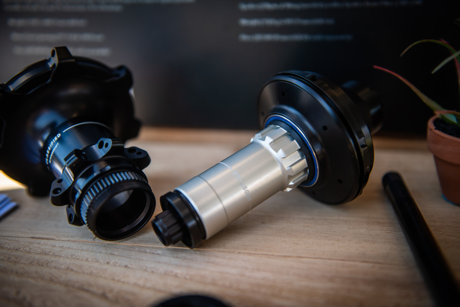 Hunt x Classified Internal Gear Hubs - PIT BITS - Sea Otter 2023 Day 2 ...