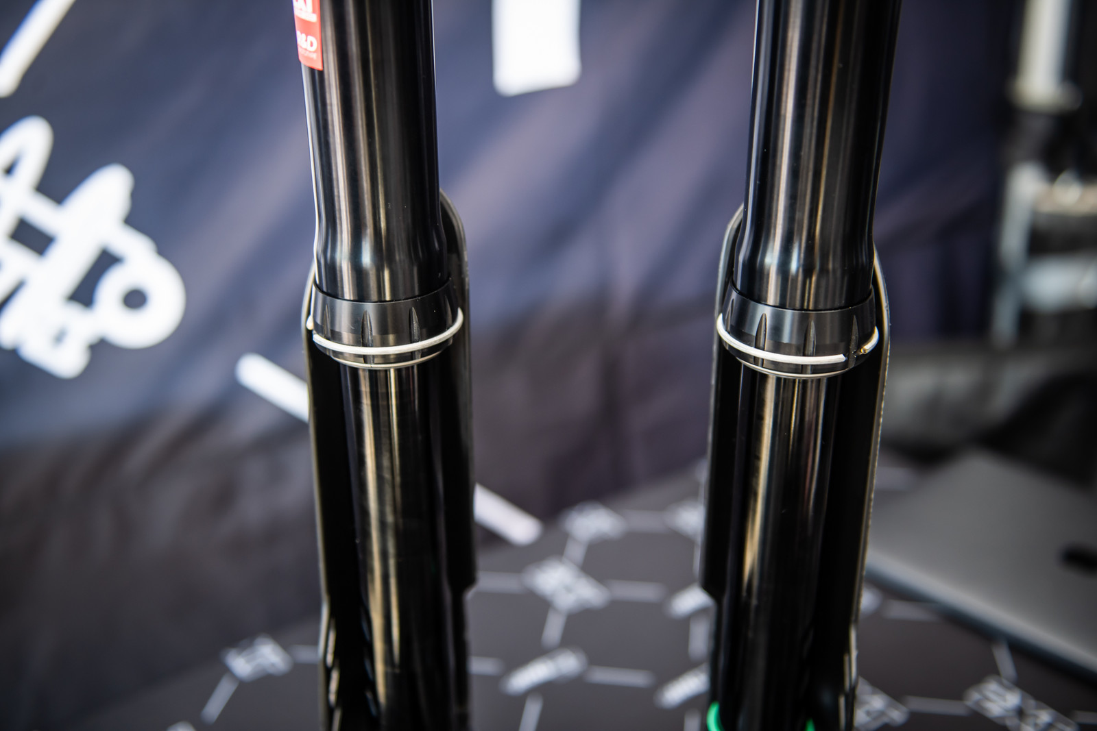 EXT Prototype Upside-Down DH Fork - PIT BITS - Sea Otter 2024 Day 2 ...