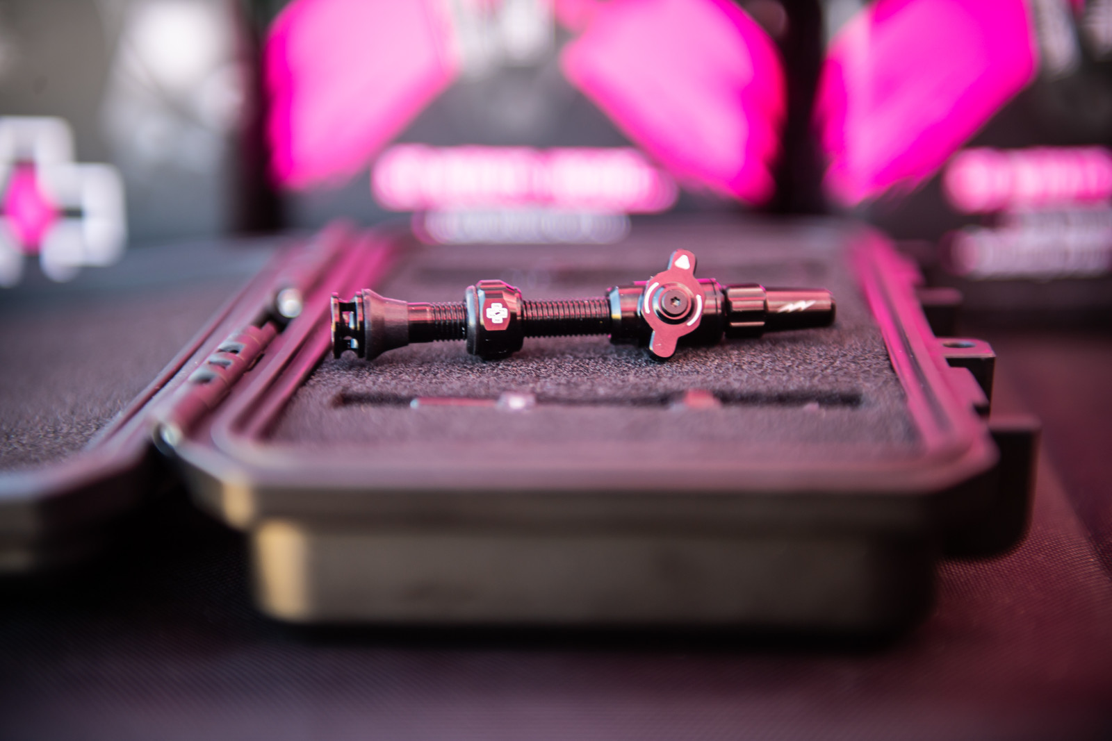 Muc-Off Tubeless Valve - PIT BITS - Sea Otter 2024 Day 1 Part 2 ...