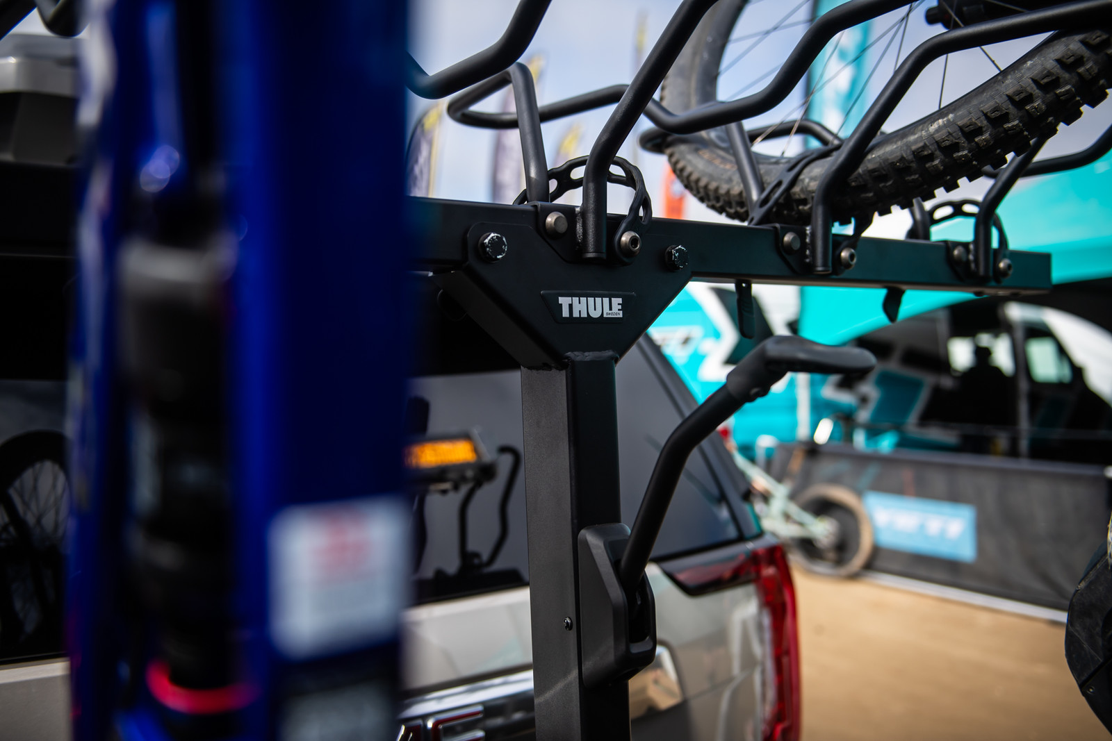 Thule ReVert 6-bike carrier - PIT BITS - Sea Otter 2024 Day 2 ...