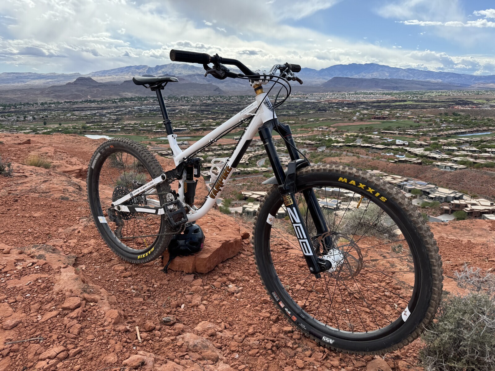 Vampire Fastarossa - Vital Bike of the Day October 2025 - Mountain ...