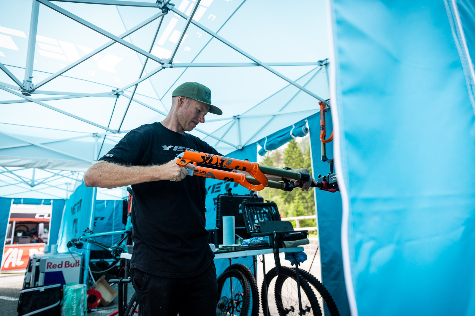 Fork service - PIT BITS - EDR Val di Fassa - Mountain Biking Pictures ...