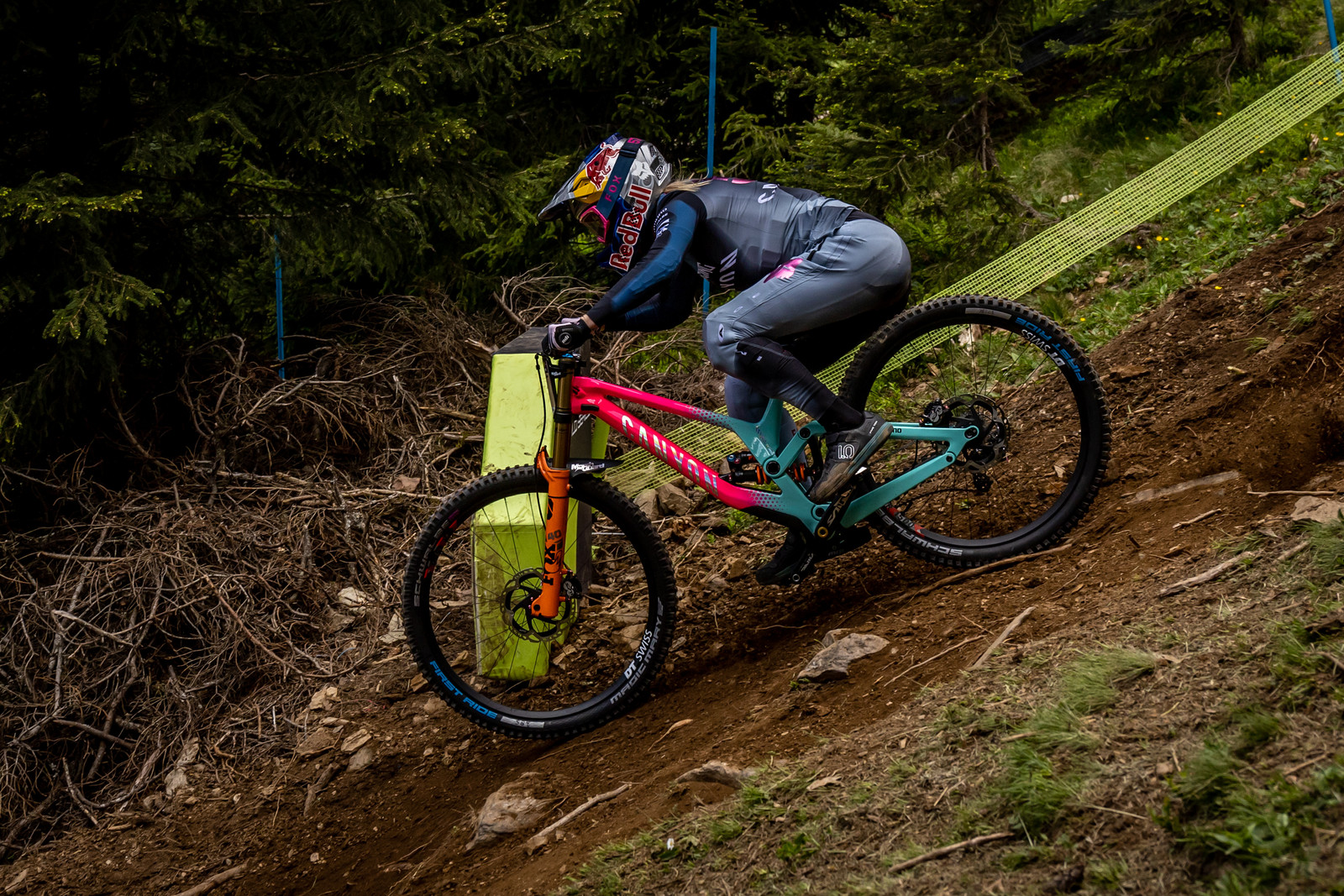 Tahnee Seagrave - PHOTO BLAST - World Cup DH Race Day Lenzerheide ...
