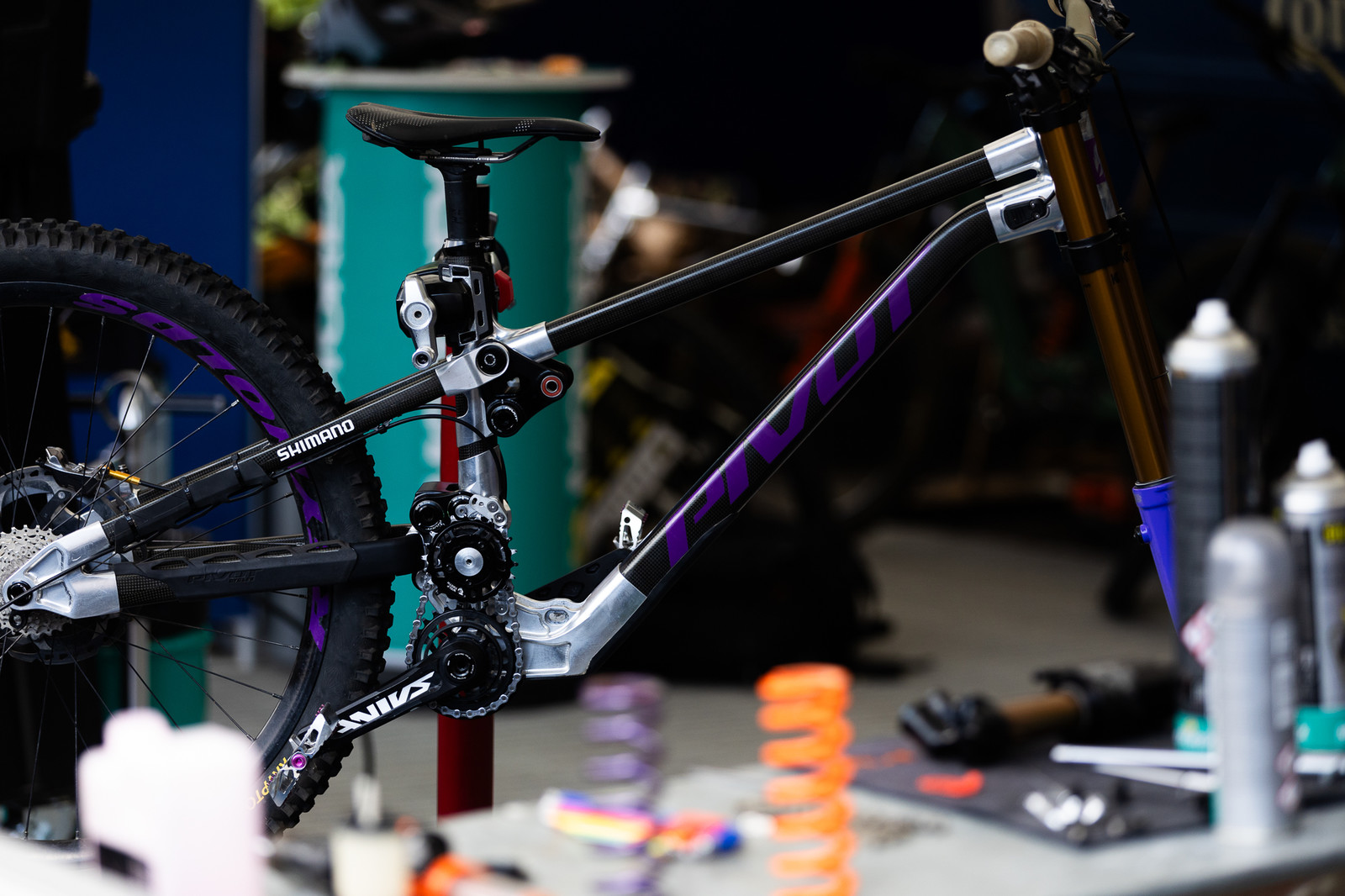 Pivot Prototype - PIT BITS 1 - Andorra World Cup DH - Mountain Biking ...