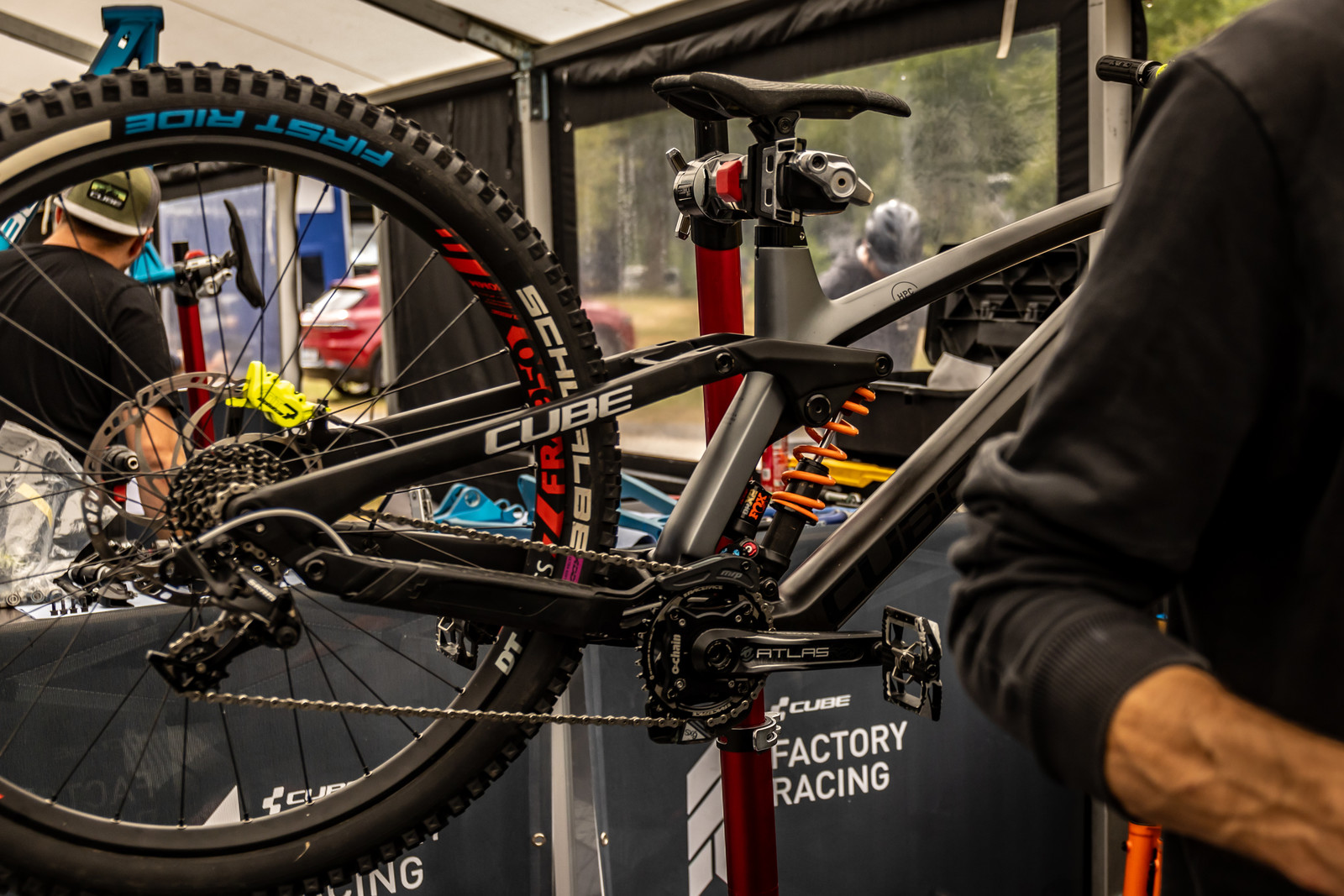 PIT BITS - Loudenvielle World Cup DH - Cube - PIT BITS 2 - Loudenvielle World Cup DH - Mountain ...