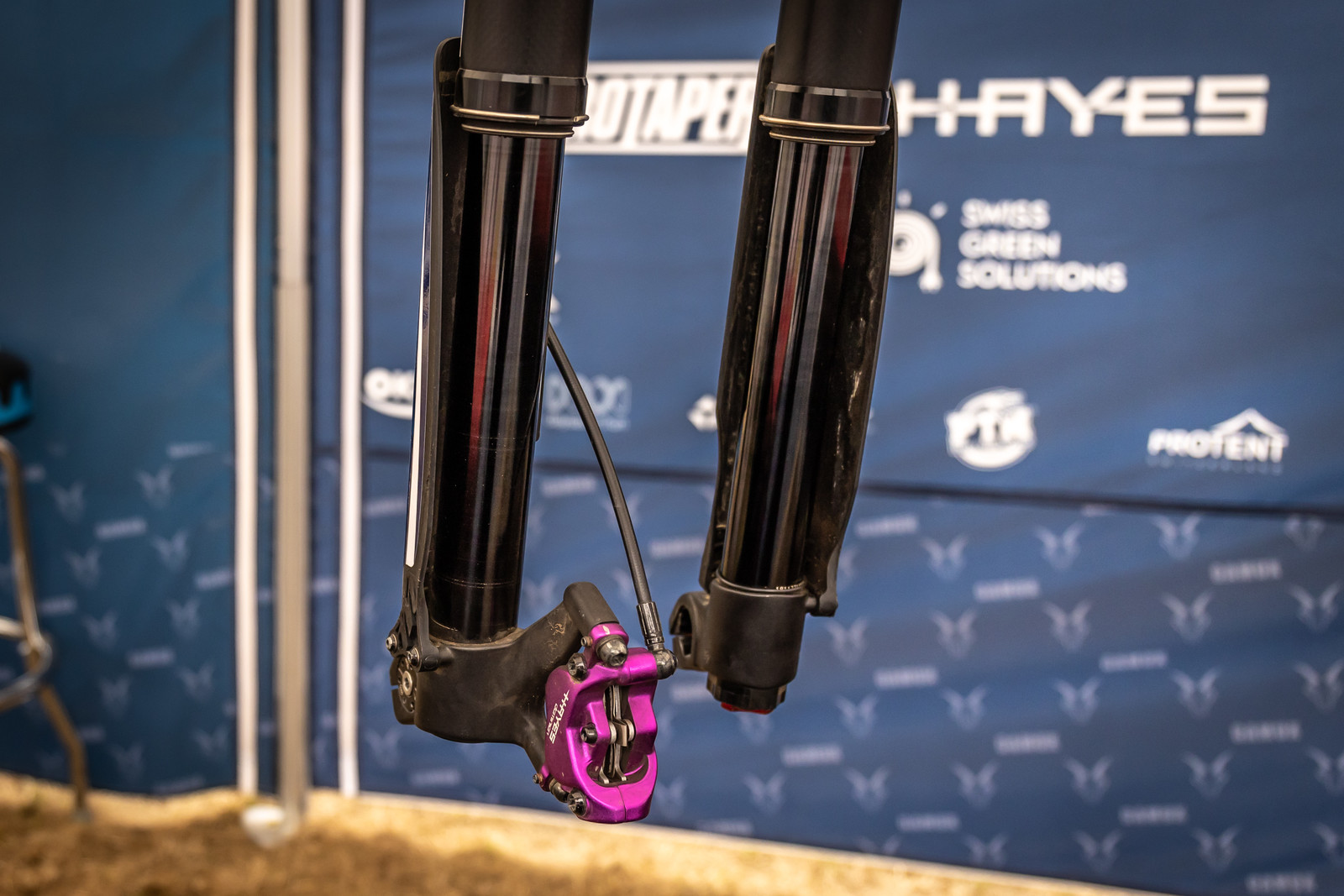 Gamux Pits, Manitou fork - PIT BITS 2 - Loudenvielle World Cup DH ...