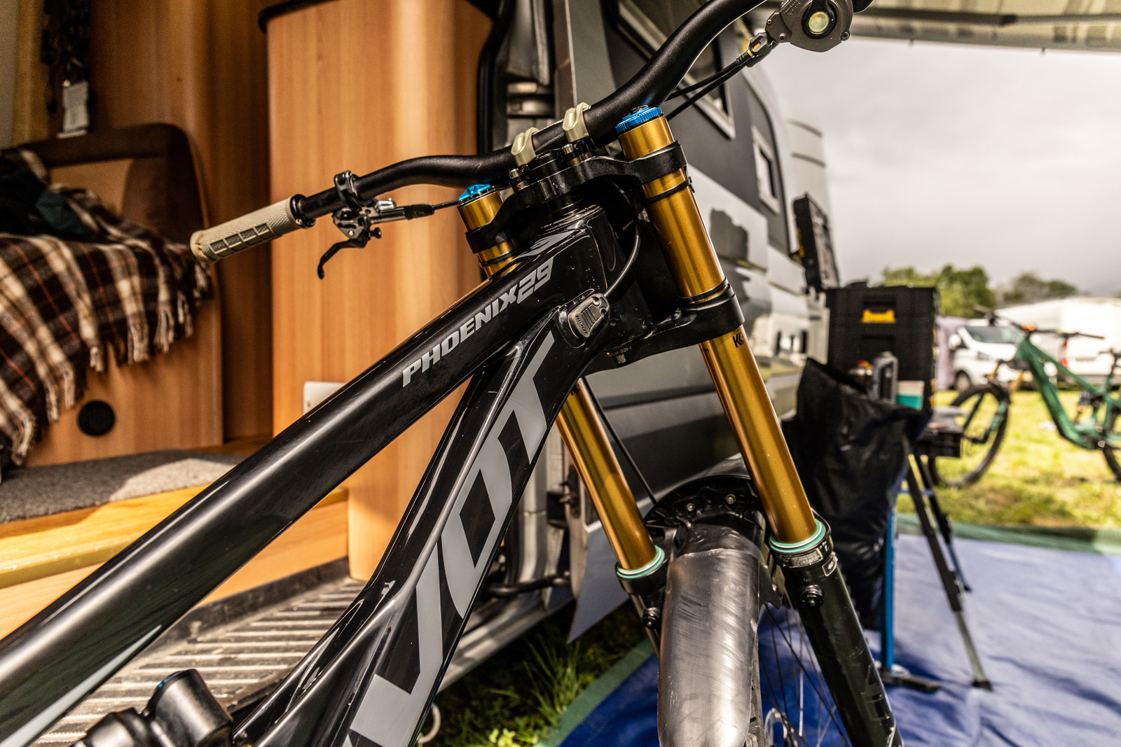 Privateer - PIT BITS 2 - Loudenvielle World Cup DH - Mountain Biking ...