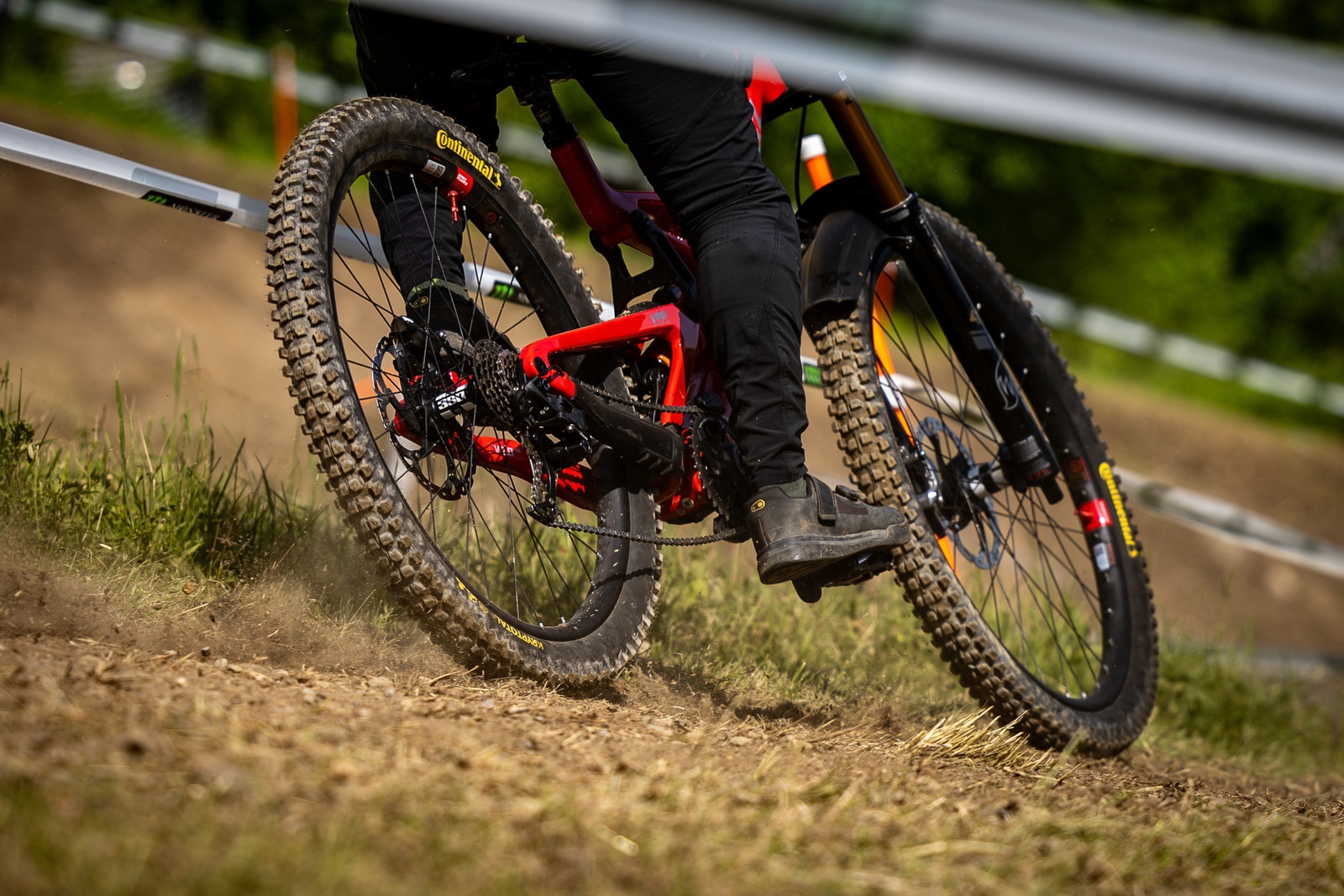Continental.Grass turn Grippin' - Photo Blast - Monster Pro Downhill ...
