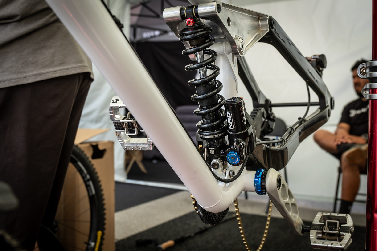 Frameworks pits, Neko's new STEEL frame - PIT BITS 2 - Leogang World ...